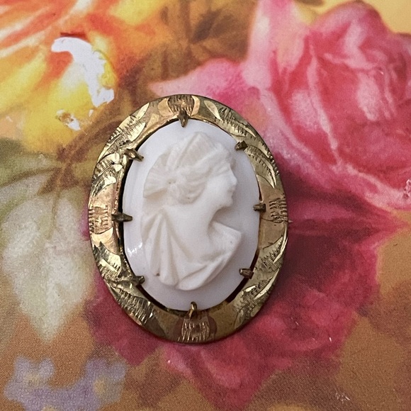 Estate | Jewelry | Antique Black Hills Gold Design White Shell Cameo C ...